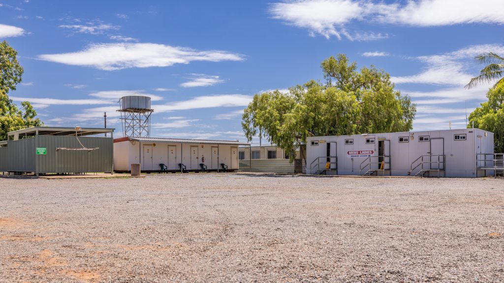GALLERY – Devils Marbles Hotel