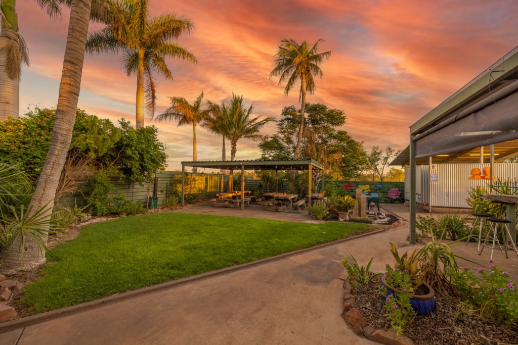 GALLERY – Devils Marbles Hotel