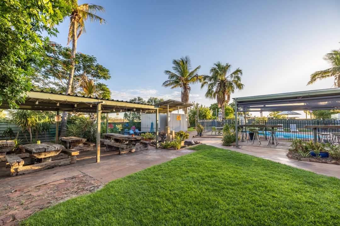 GALLERY – Devils Marbles Hotel