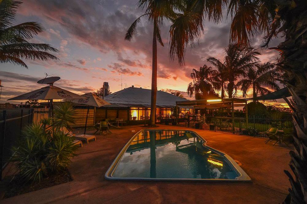 GALLERY – Devils Marbles Hotel