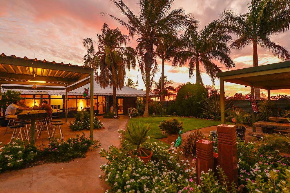 GALLERY – Devils Marbles Hotel